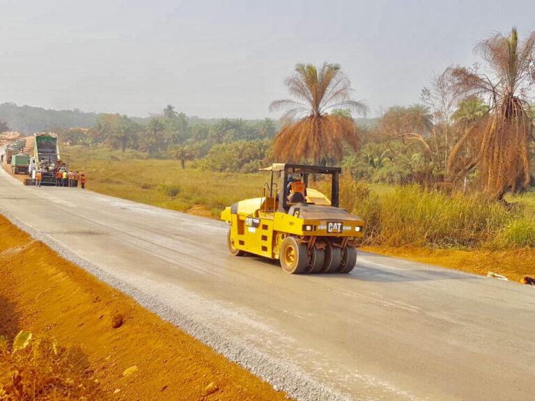 Travaux de Construction de Route Kédougou Saraya - Soseter